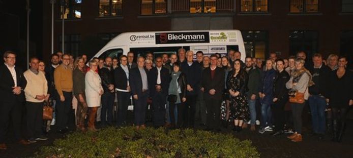 Grobbendonkse handelaars schenken mindermobielenbus aan gemeente ...