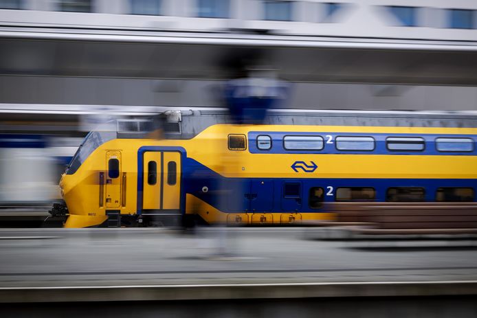 Minder treinen tussen Utrecht en Woerden door aanrijding bij Station ...