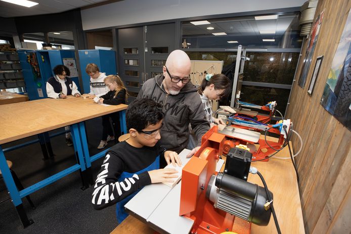 Peer realiseerde technieklokaal voor zijn leerlingen | Veldhoven | ed.nl