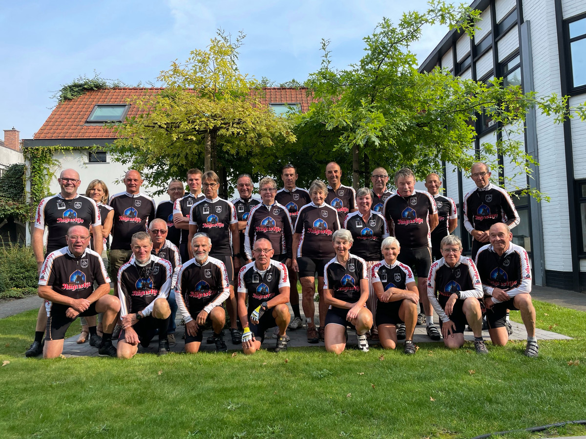 Fietsclub TC Houtland blaast 60 kaarsjes uit: “Een échte Ertveldse wielerclub” | Foto | hln.be