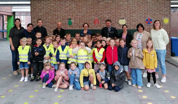 Gratis fluohesjes voor Pittemse schoolkinderen | Pittem | hln.be