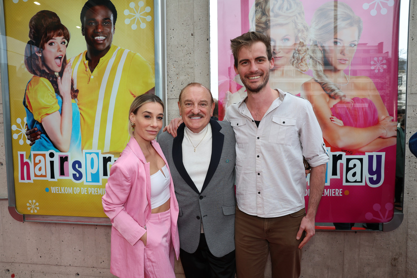 IN BEELD. ‘De mol’ Gilles Van Bouwel met nieuwe liefde op rode loper van musical ‘Hairspray ...