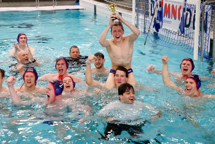Waterpoloërs MNC Dordrecht naar eredivisie: ‘Maar niet om er meteen weer uit te duikelen ...