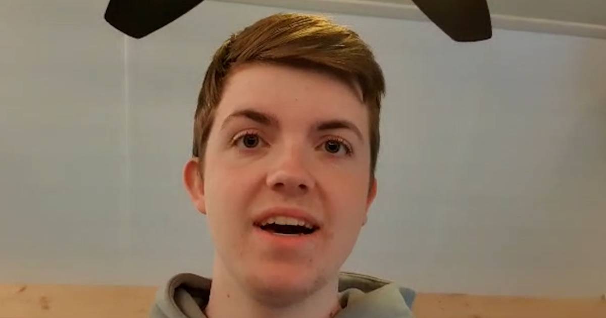 Jochem is nog niet klaar met zijn examens... maar de 'geslaagd'-vlag ...