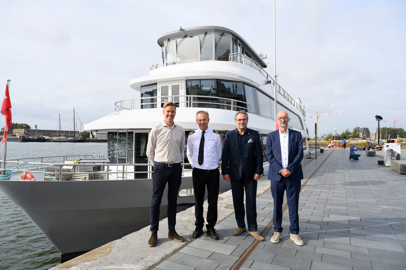 Flandria doet versleten pannenkoekenboot van de hand en gaat in zee met ...
