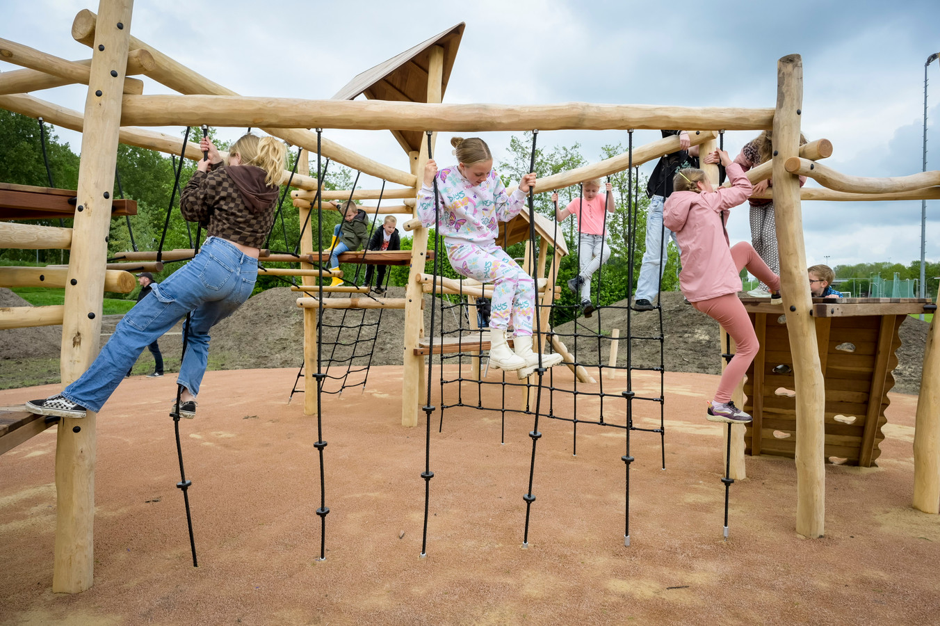 Deze speeltuin is al meer dan een jaar open, maar kinderen zijn er ...