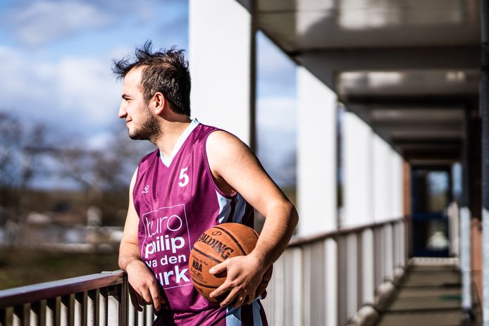 Ook ‘beste basketballer van Syrië’ moest vluchten: ‘Niet echt de ...