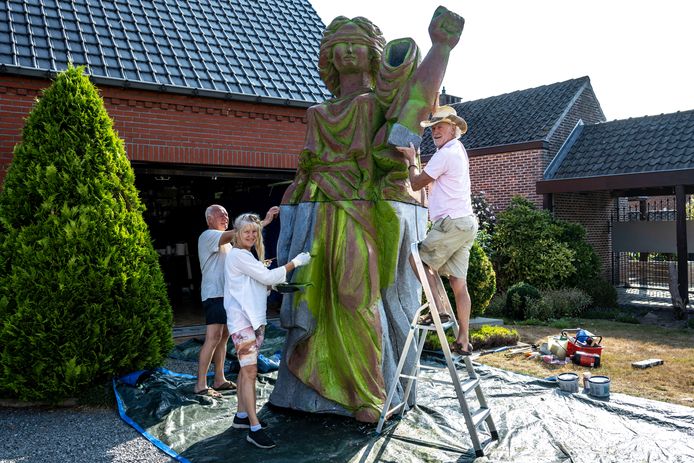 Vrouwe Justitia van meer dan vier meter hoog in de maak in Lebbeke ...