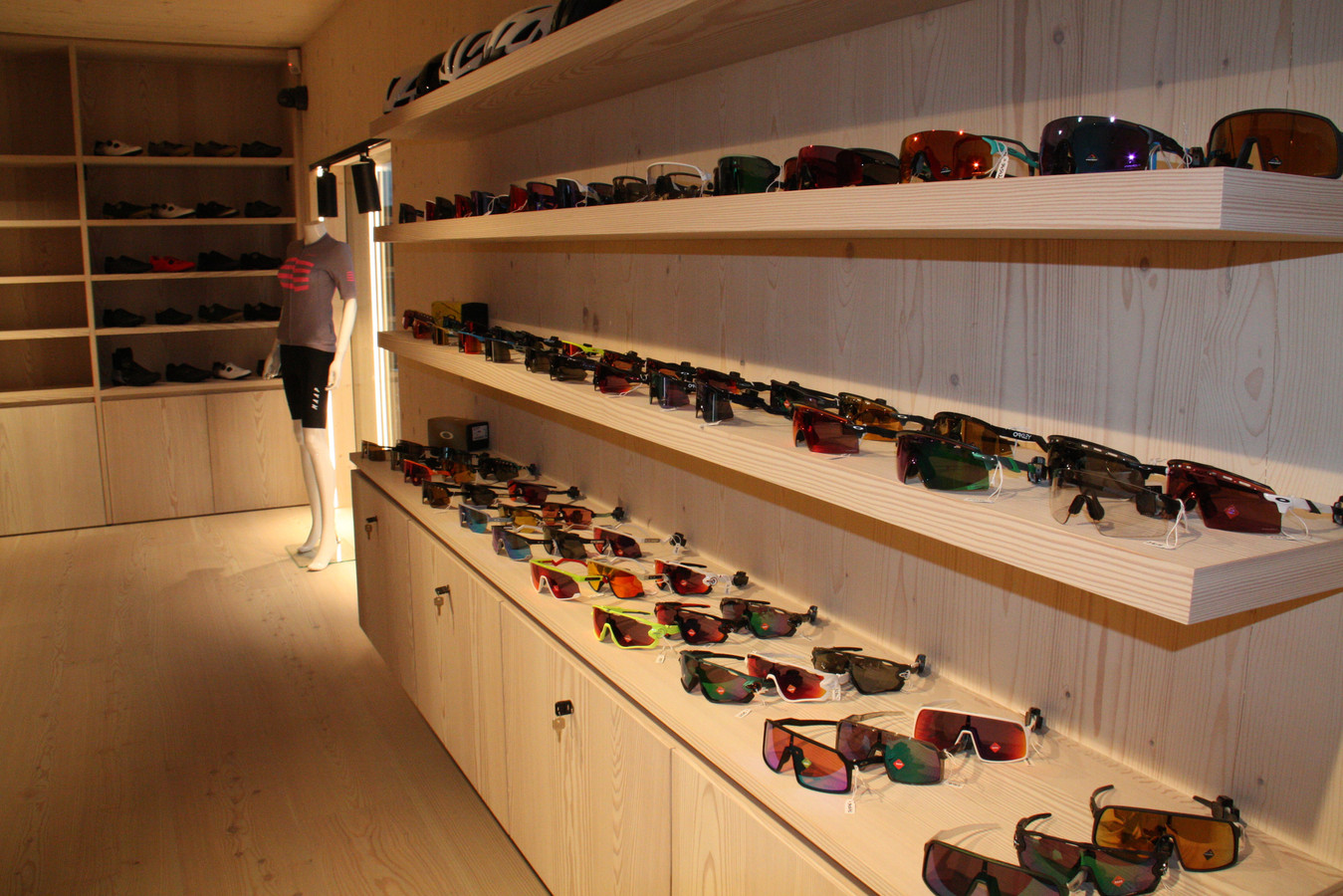 NET OPEN. Lo-Reninge heeft met Velolo een eerste fietswinkel: “We doen ...