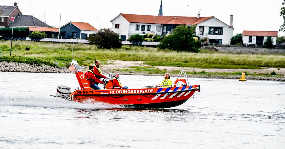 Nijmeegse Reddingsbrigade oefent voor Waalcrossing: ‘Probeer niet met ...