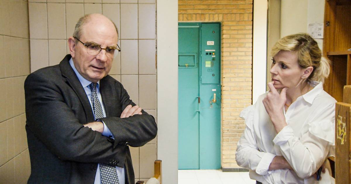 Cathérine Moerkerke stuurt politici de werkvloer op | TV | hln.be