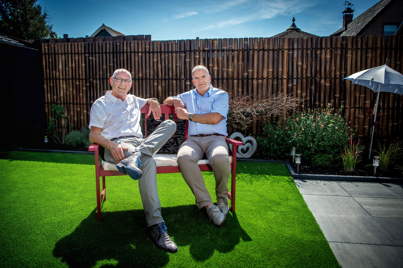 Eindelijk kunnen Rob en Ruud ‘hun’ monument in Nagasaki aanraken: ‘Toen ...
