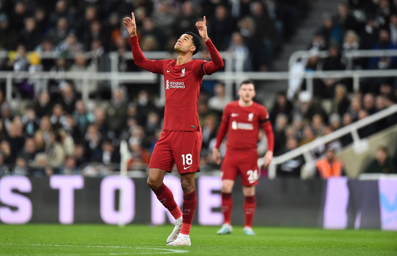 Cody Gakpo gidst Liverpool met goal naar zege op tiental Newcastle ...