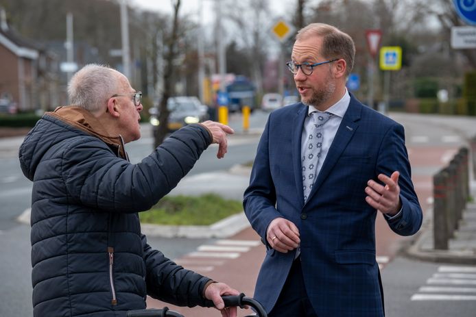 Burgemeester Rozendaal van Elburg wil weten of hij zijn werk goed doet ...