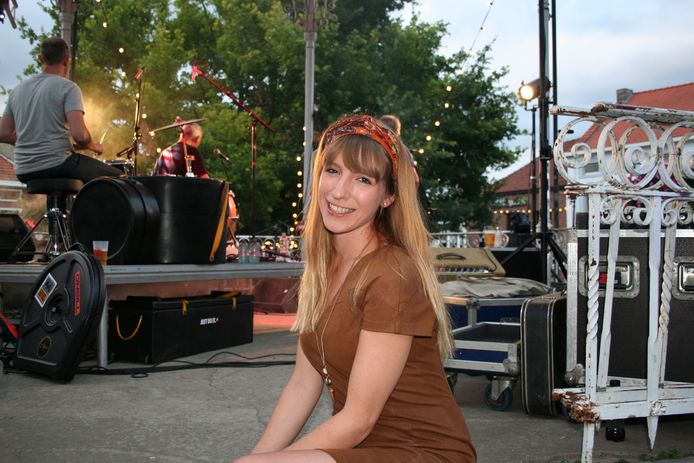 Van achter de toog naar The Voice: Vriendelijkste serveerster van Den ...