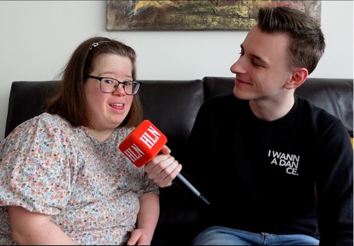 Deelneemster Sabine weerlegt alle kritiek en wil dat Dieter Coppens ...