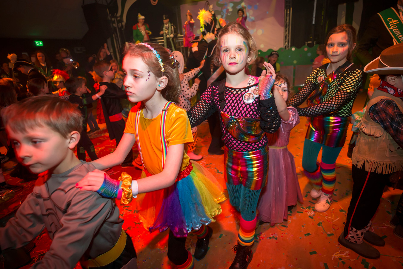 Polonaise in gemeenschapshuis De Koe in Princenhage | Foto | AD.nl