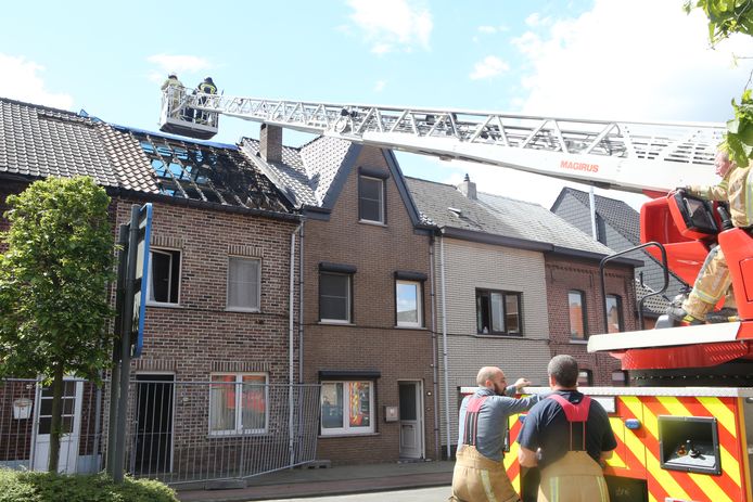 VIDEO: drie huizen getroffen door brand in Scherpenheuvel, bejaarde ...
