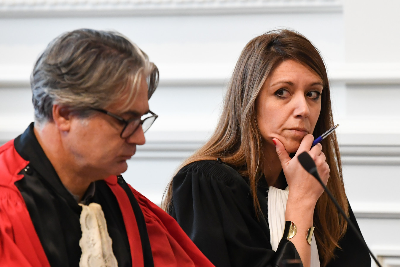 MARTELMOORD. Daders verlieten zelfs even een trouwfeest om hem af te ...