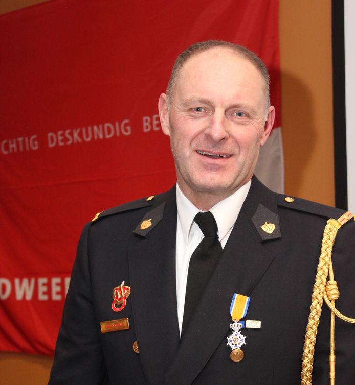Koninklijk lintje voor Ootmarsumse brandweervrijwilliger Tom Busscher ...