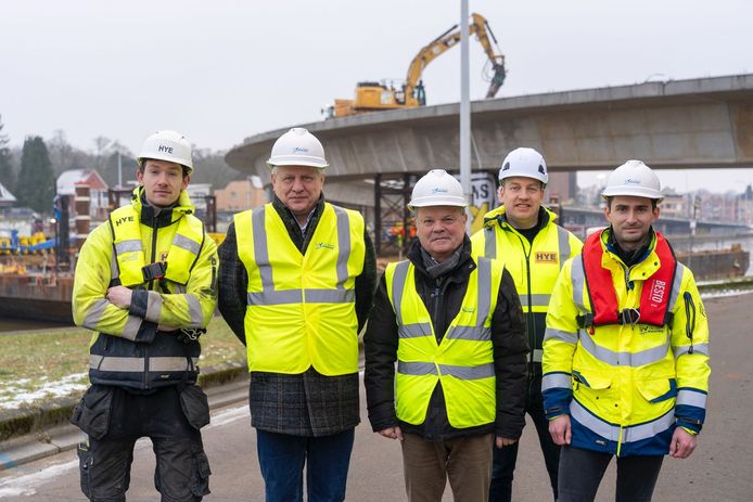 KIJK. Afbraak ‘bananenbrug’ is sluitstuk van grote ‘bruggenoperatie’ op ...