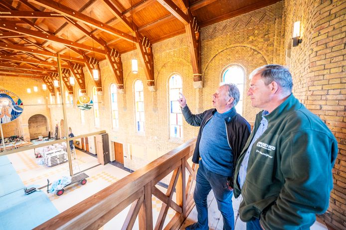 Dorp kan weer juichen: vijf jaar na verwoestende brand is wederopbouw ...