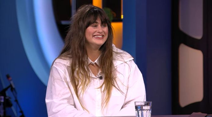 Zangeres Bente Fokkens laat tatoeage zetten bij Arjen Lubach | Show ...