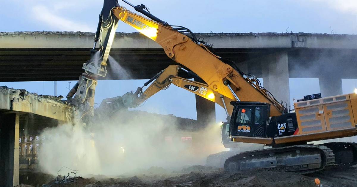 Sloop gestart van bruggen knooppunt Antwerpen-West: kranen knippen zich ...