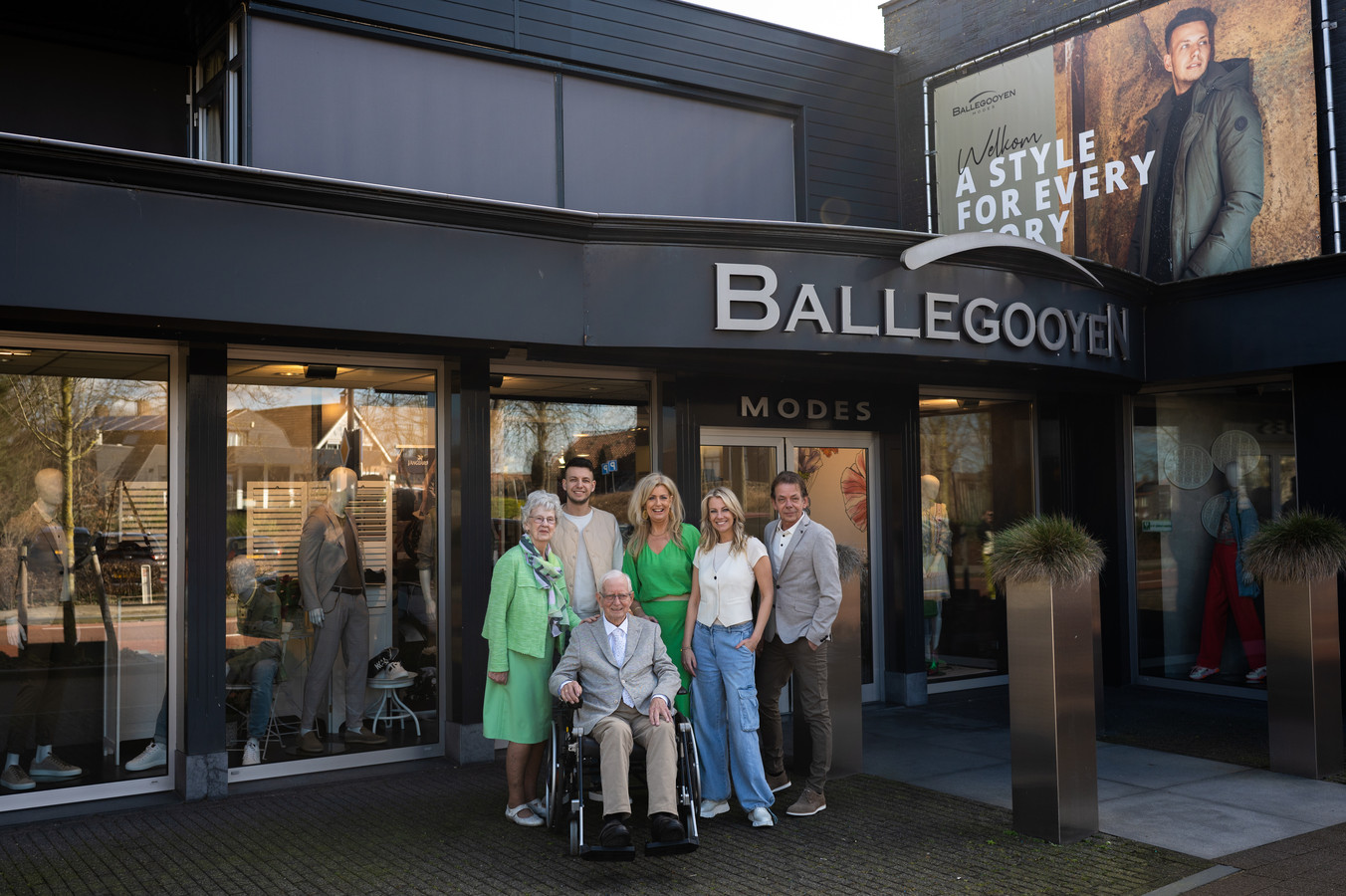 Oprichter Ballegooyen Modes, Piet van Ballegooijen (1936-2023), overleden | Foto | bd.nl