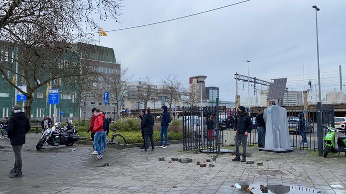 VIDEO: Dertig aanhoudingen bij rellen in Eindhoven: ravage in ...