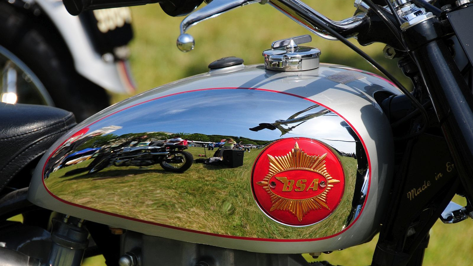 Oerend hard: legendarisch motorfietsmerk uit nummer van Normaal weer ...