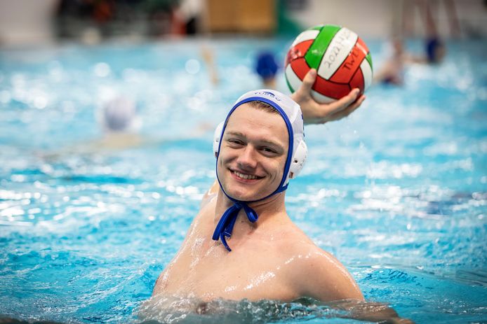 Waterpoloër Sven Brands (22), van topkeeper naar veldspeler ...