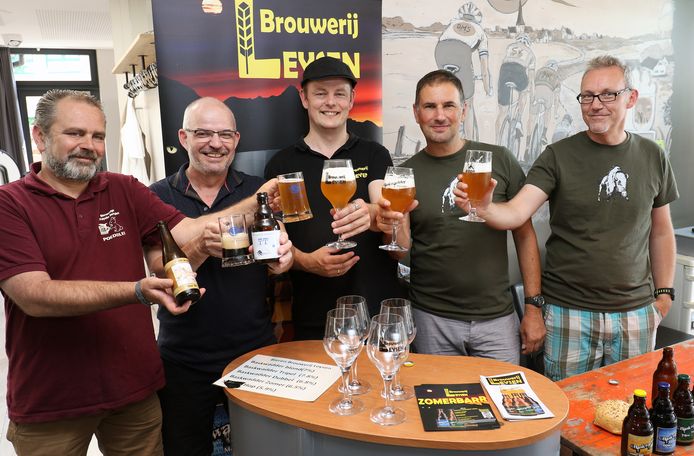 Biermarkt van De Crawaett laat meer dan 120 bieren proeven | Lille | hln.be