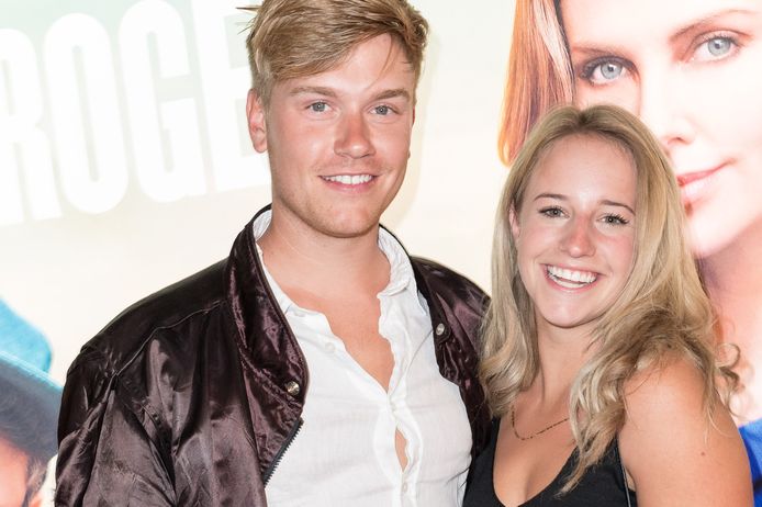 Vlogger Dee openhartig over miskramen: ‘Je wilt op bed liggen en janken’ | Show | AD.nl