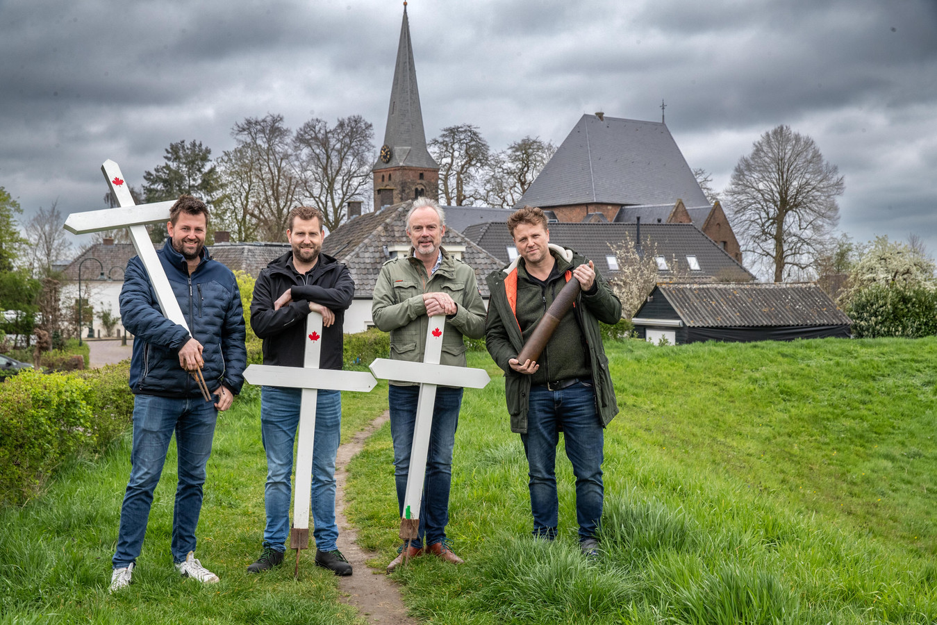 ‘Duitse soldaten’ bezetten Wilp: ‘Ook de Oekraïners zeiden: laat zien ...