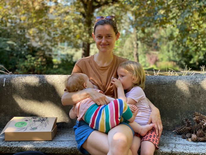 Tientallen moeders geven samen borstvoeding in Citadelpark om taboe weg ...
