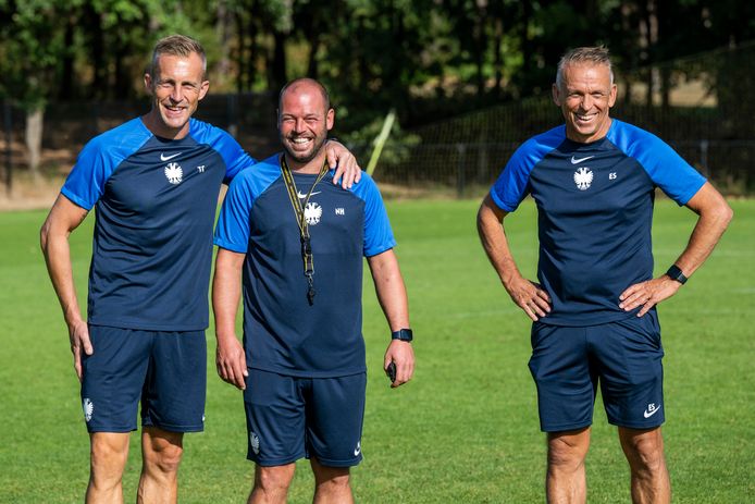 Vitesse wil na vertrek Cocu driemanschap met Sturing en Hofs ...