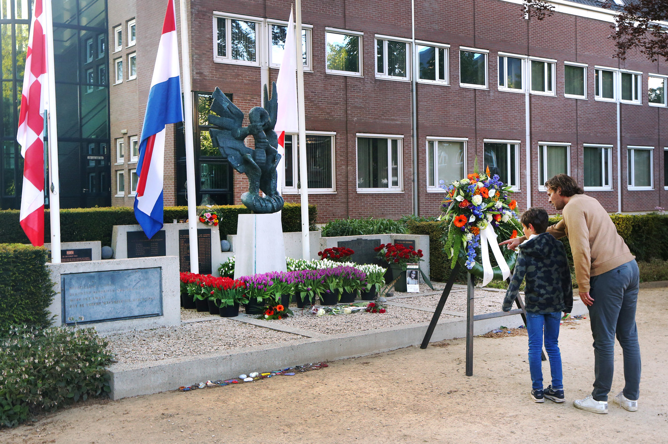 Ben Willems, veteraan van 92 te Oisterwijk, is helemaal alleen twee ...