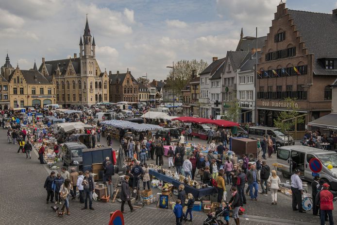 Centrum loopt vol voor 't Rommelt op de Markt | Poperinge | hln.be