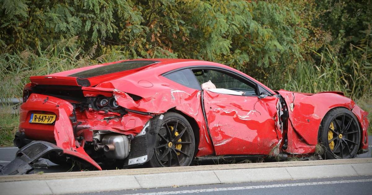 Ferrari van bijna half miljoen euro in de kreukels na ongeluk in ...