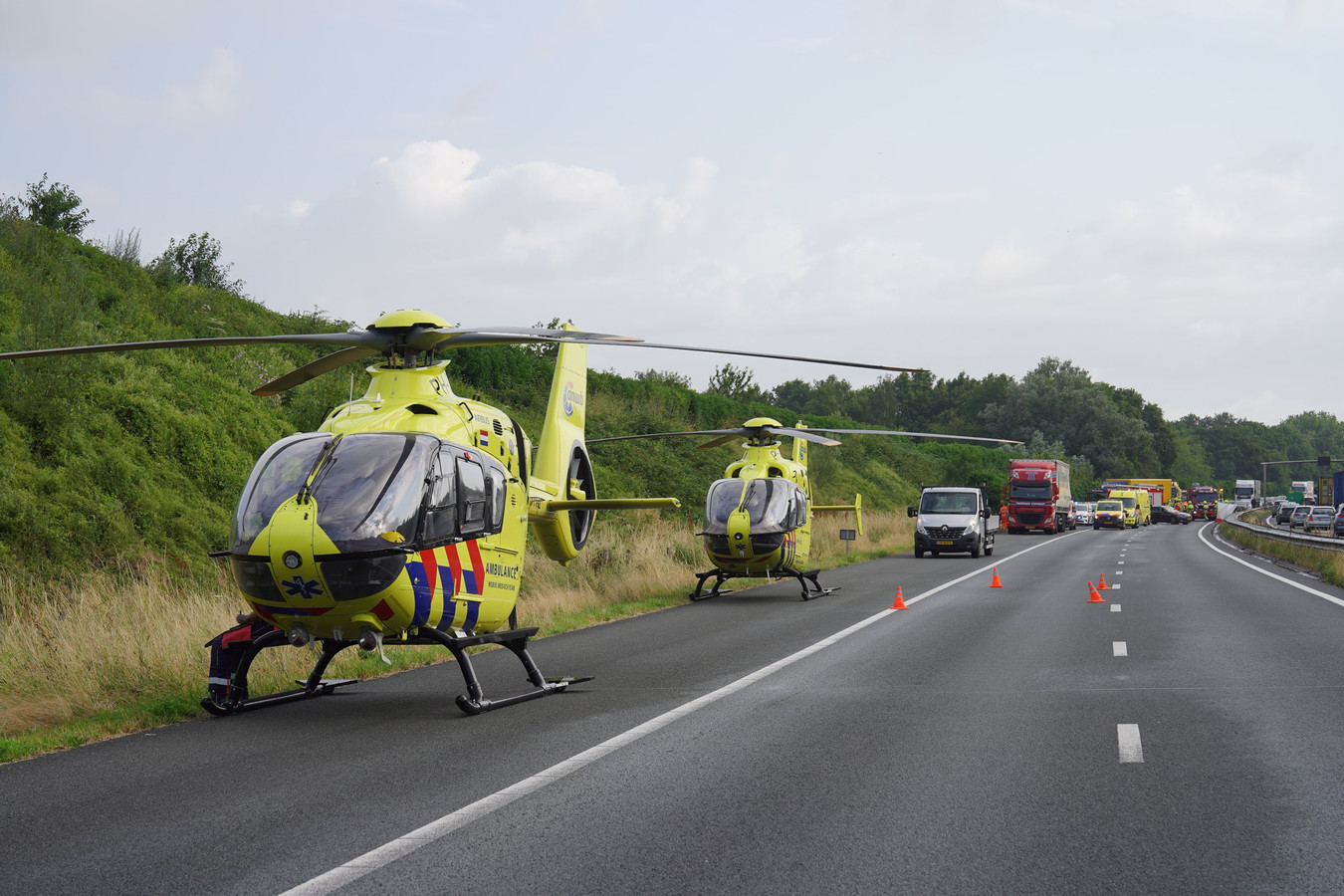 A50 weer open na ernstig ongeval met twee vrachtwagens | Foto | AD.nl