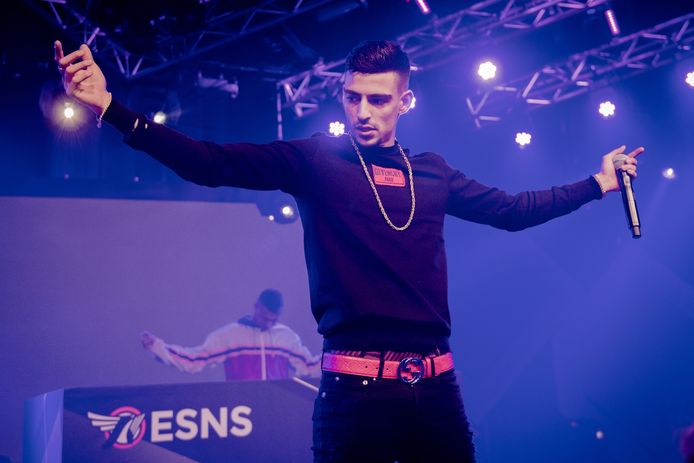 Rapper Boef: 1000 euro voor scholier met 9+ | Show | AD.nl