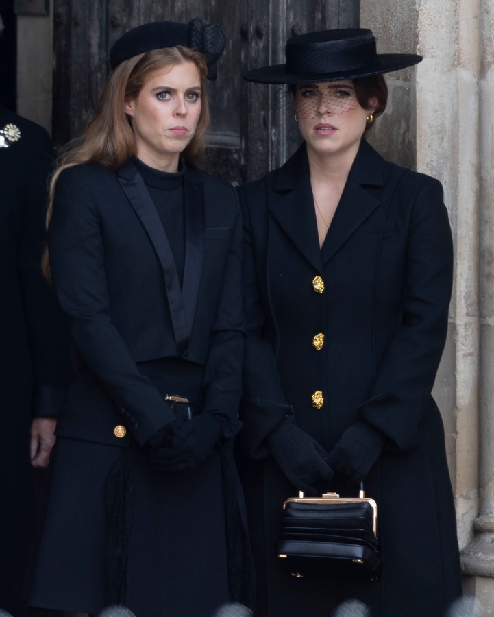 Prinsessen Eugenie en Beatrice zijn in ongenade gevallen: “Zelfs de ...