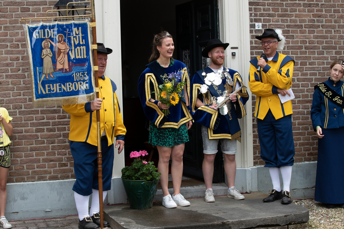 Keijenborg eert eerste koning na corona Tim Pape met vaandelhulde ...