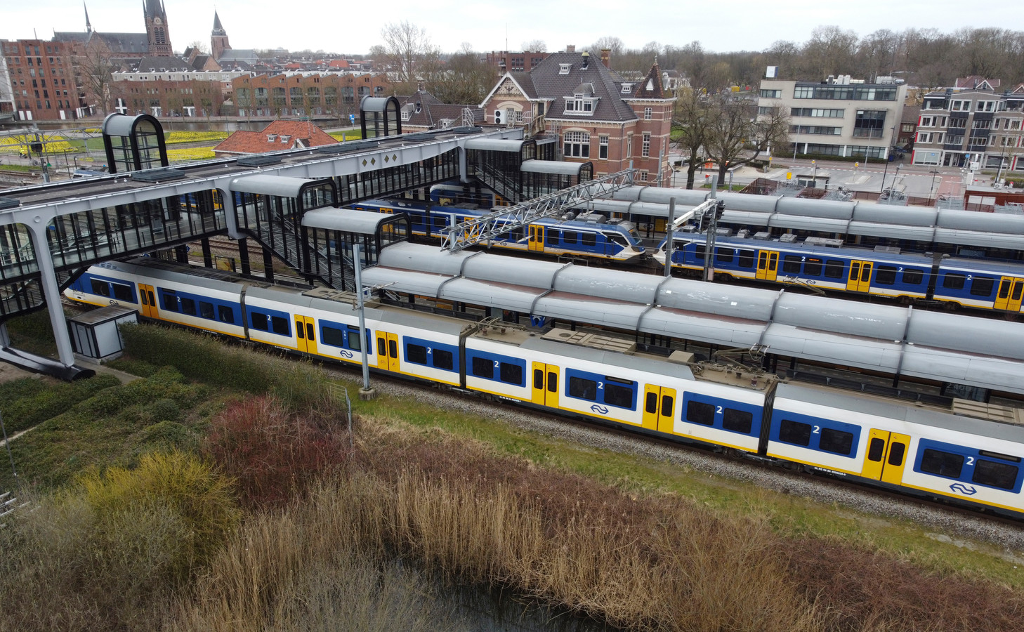Lift NS-station Woerden al weken kapot: ‘Het kan nog wel een dikke week ... Lift NS-station Woerden al weken kapot: ‘Het kan nog wel een dikke week ...