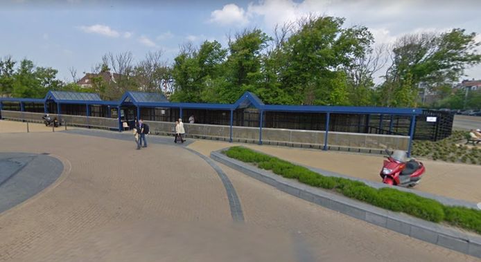 Stad breekt constructie rond fietsenstalling aan zwembad af om ...