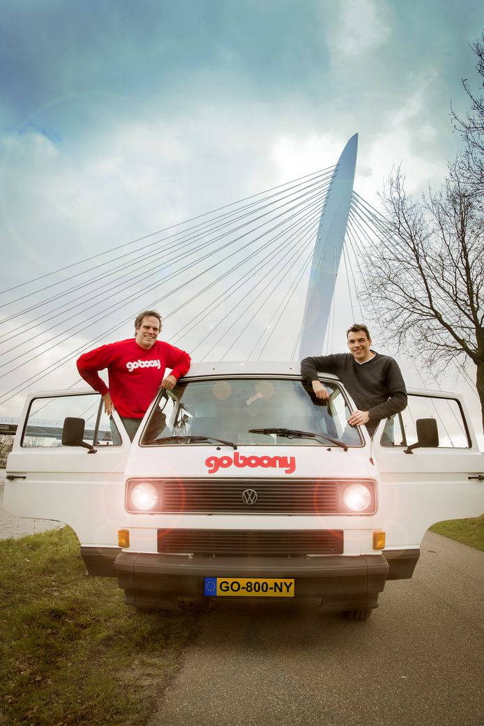 Weekendje Lowlands of roadtrip: jongeren massaal aan de deelcamper ...