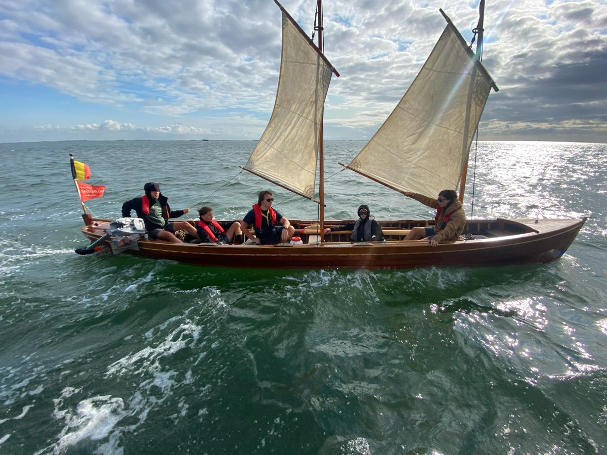 Zeescouts eren Sint-Annastrand met zelfgebrouwen bier: “We vertoeven ...