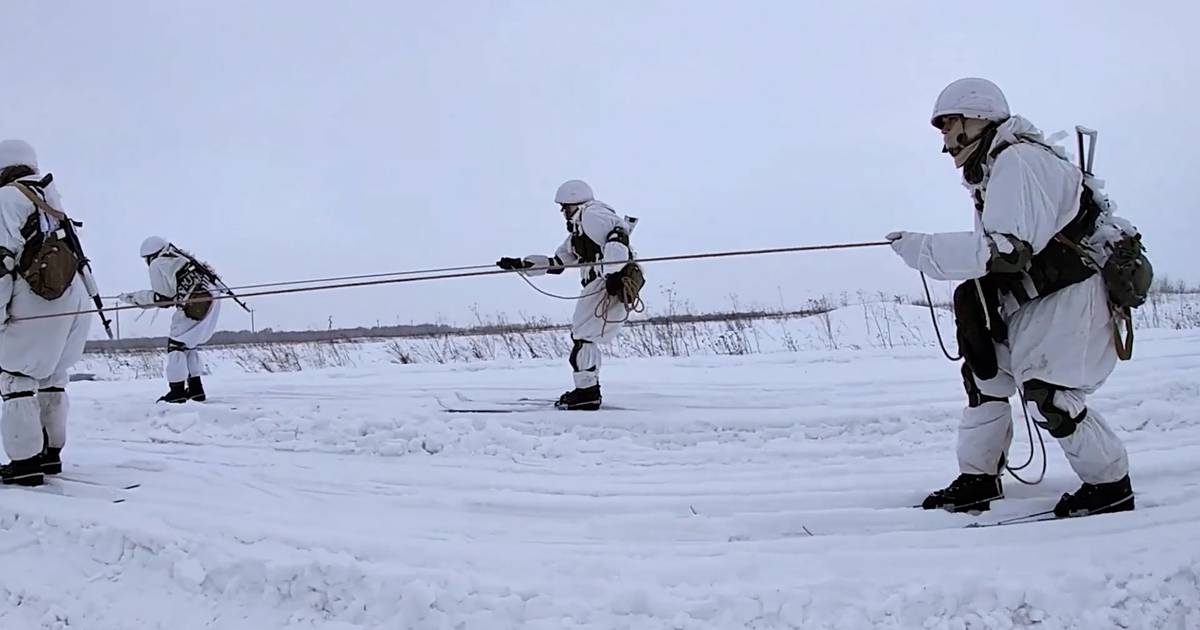 Russisch leger verspreidt beelden van speciale training | Buitenland ...