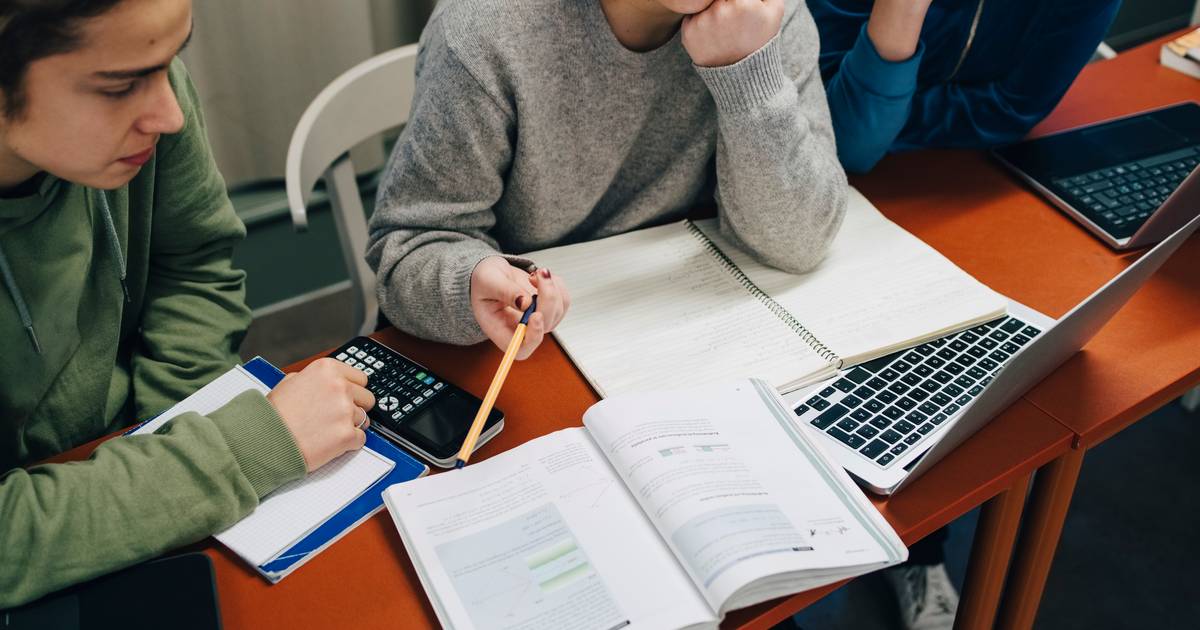 Scholieren scoren voldoende op Nederlands en minder goed op wiskunde ...